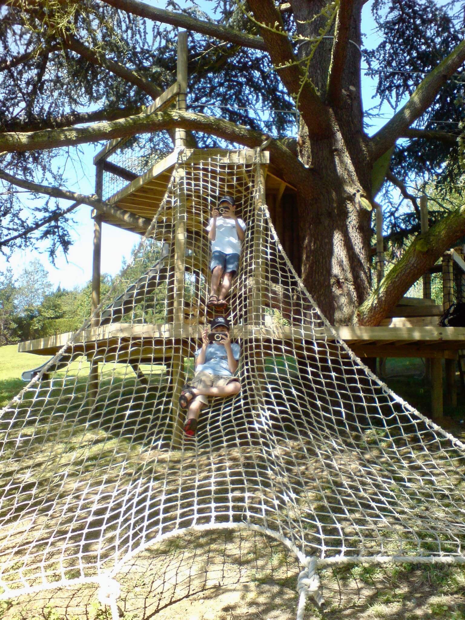 Picnic Basket and Pulley for pulling up treehouse snacks